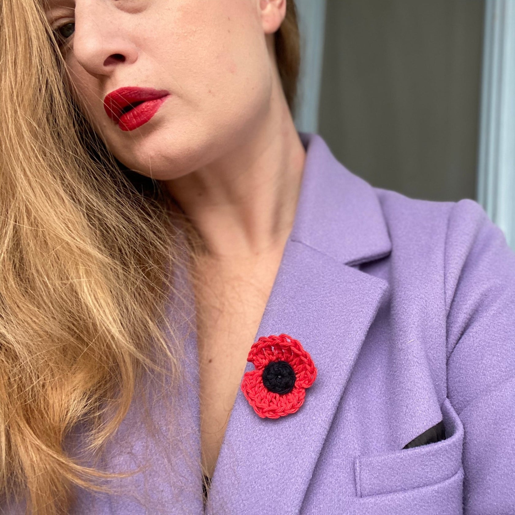 Crochet your own poppy brooch – MakeBox & Co.